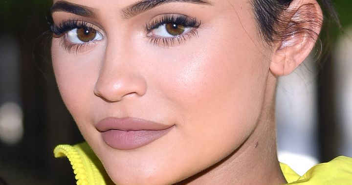 No vas a adivinar el precio de la corona de Kylie Jenner | Moda y ...