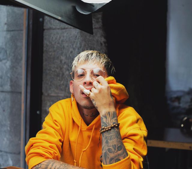 Maikel Delacalle lanza ‘Replay’, el primer adelanto de ‘Calle y Fé’ | Videoclip | Actualidad | LOS40