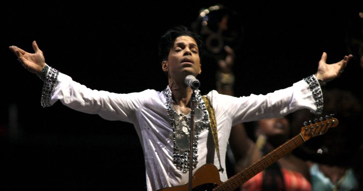 Así suena el segundo sencillo póstumo de Prince: ‘Born 2 Die’ | LOS40 ...