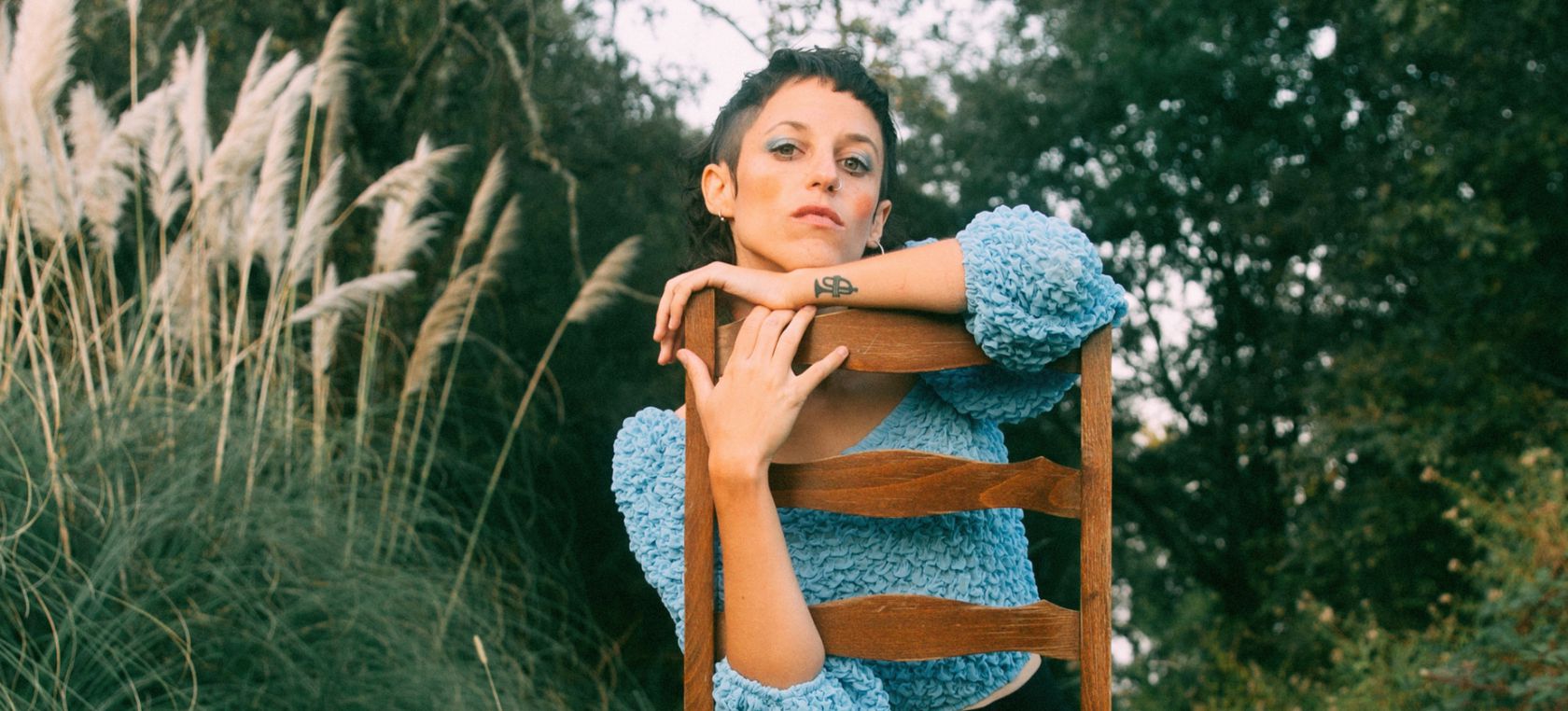 Travis Birds, la cantante a la que hemos escuchado en ‘El embarcadero ...