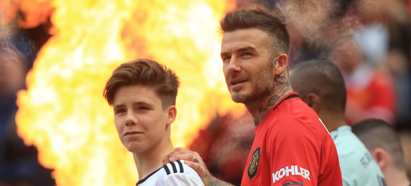 Cruz Beckham debuta con 17 años en una portada de revista que genera ...