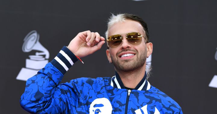 Feid nos hace viajar a la pérdida del amor con “Ferxxo 100” | Videoclip ...