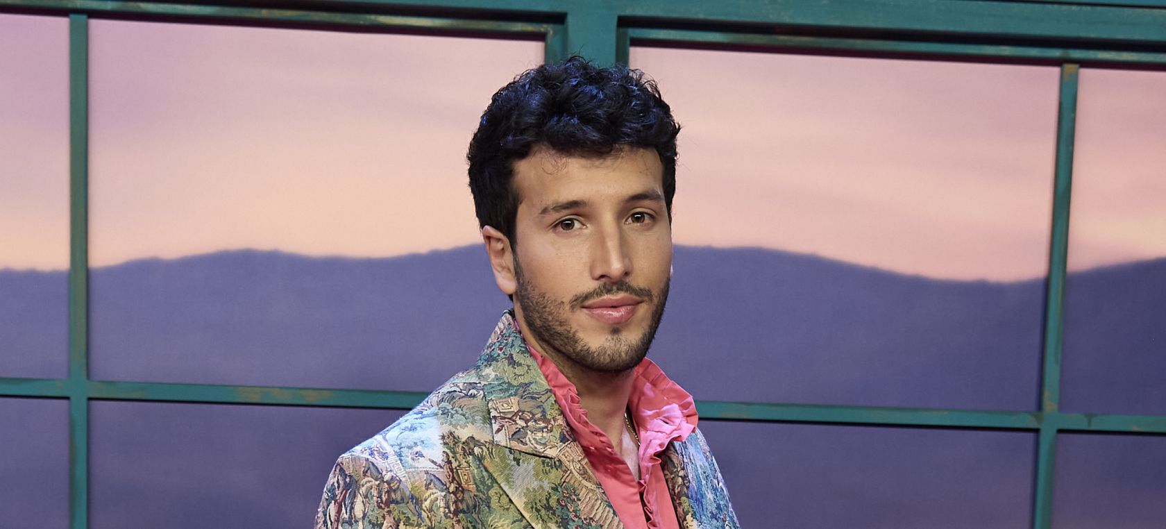 Sebastián Yatra se suma al éxito de ‘Ojos Marrones’, el tema de Lasso ...