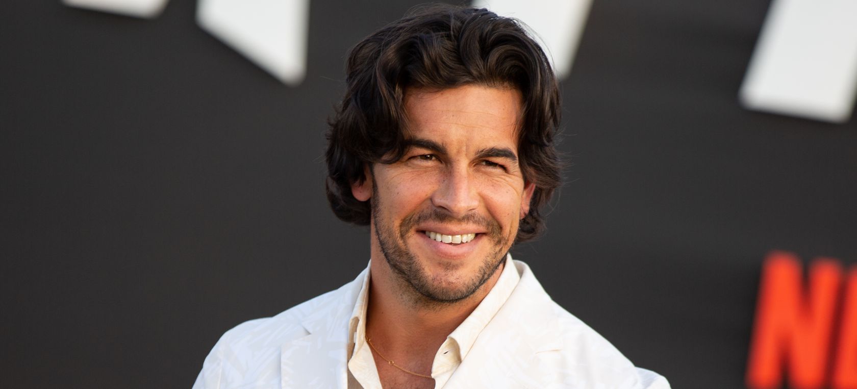 Mario Casas debutará como director y su hermano Óscar Casas será el ...