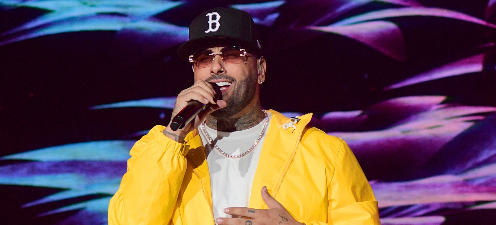 Nicky Jam para un concierto y explica por qué: “No te rías mucho ...