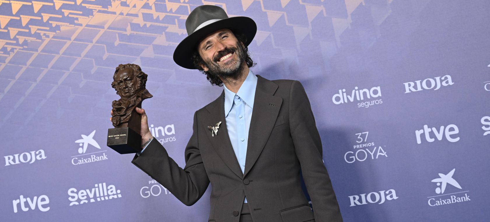 'Sintiéndolo mucho', de Joaquín Sabina y Leiva, gana el Goya a Mejor Canción Original | LOS40 ...